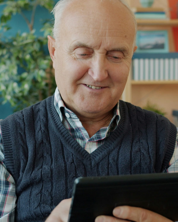 Apple Classes for Seniors | Easy & Fun Learning | Royalwise